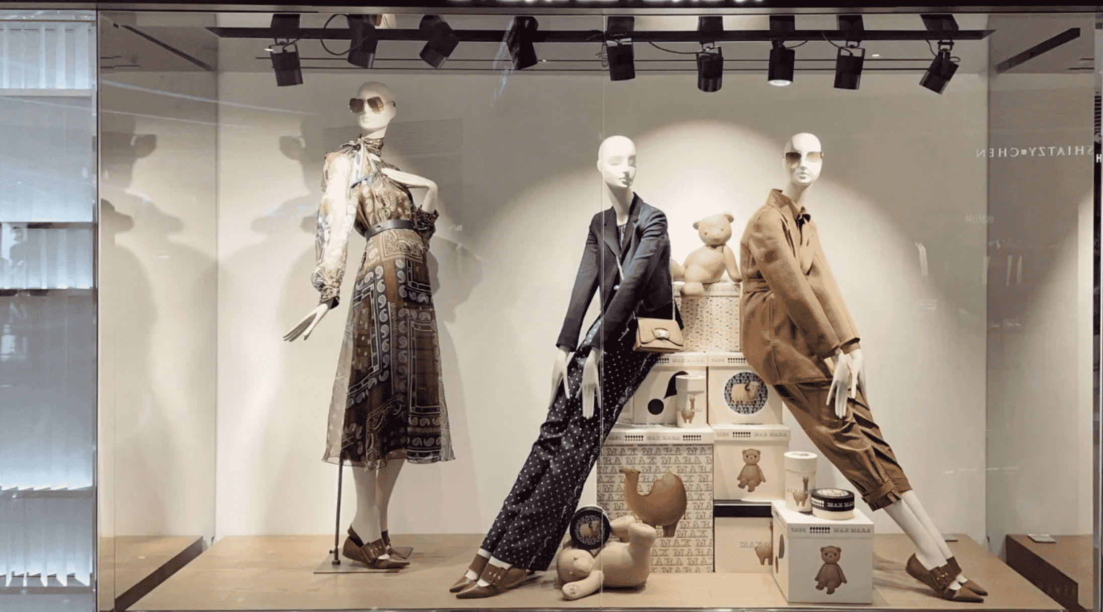 How To Design A Store Window Display 